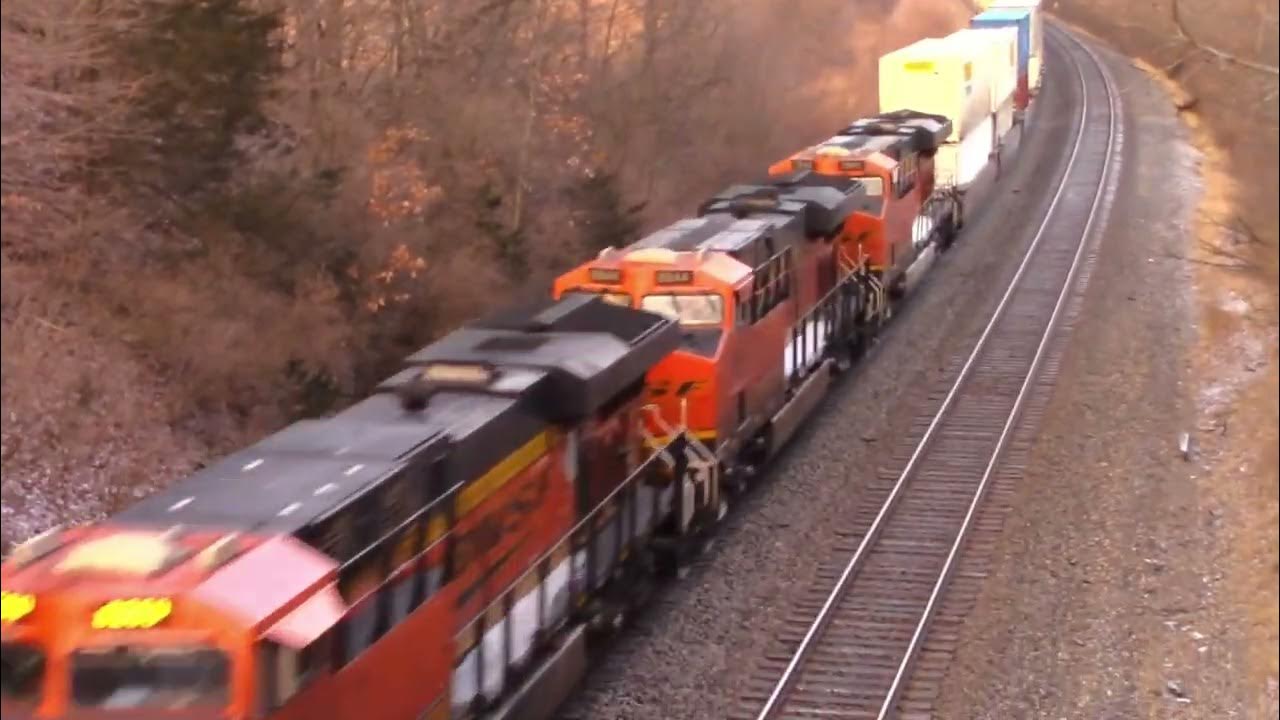 Coming ‘Round the Bend!! BNSF “Z” Cruising East!! Distant Green Light Drop!!! - Wilbern, IL ...