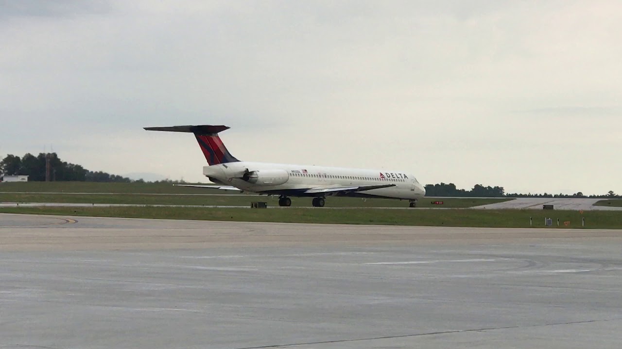Delta MD-88 high power engine run - YouTube