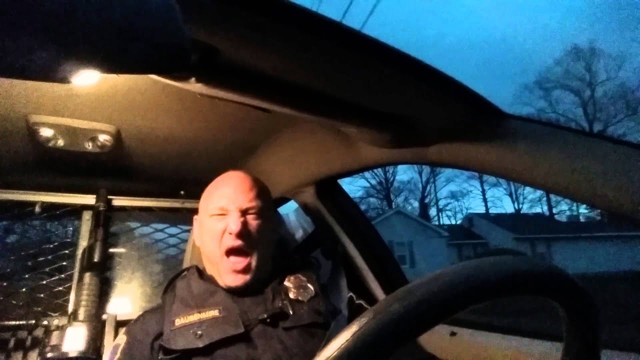Cop sings The Boss for Christmas - YouTube
