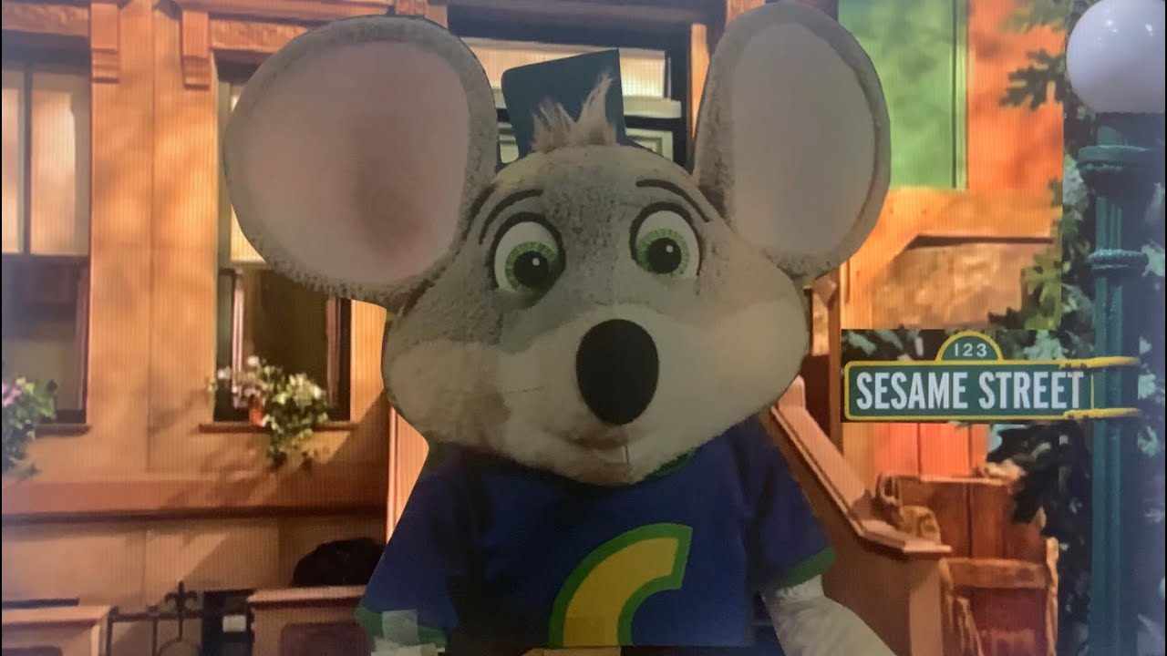 Chuck E. sings Most Epic Mouse - YouTube