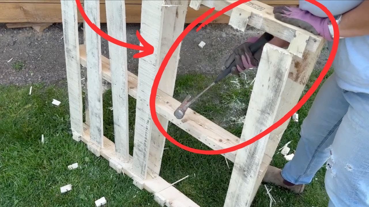 The GENIUS new pallet wood project everyone's copying this fall! - YouTube