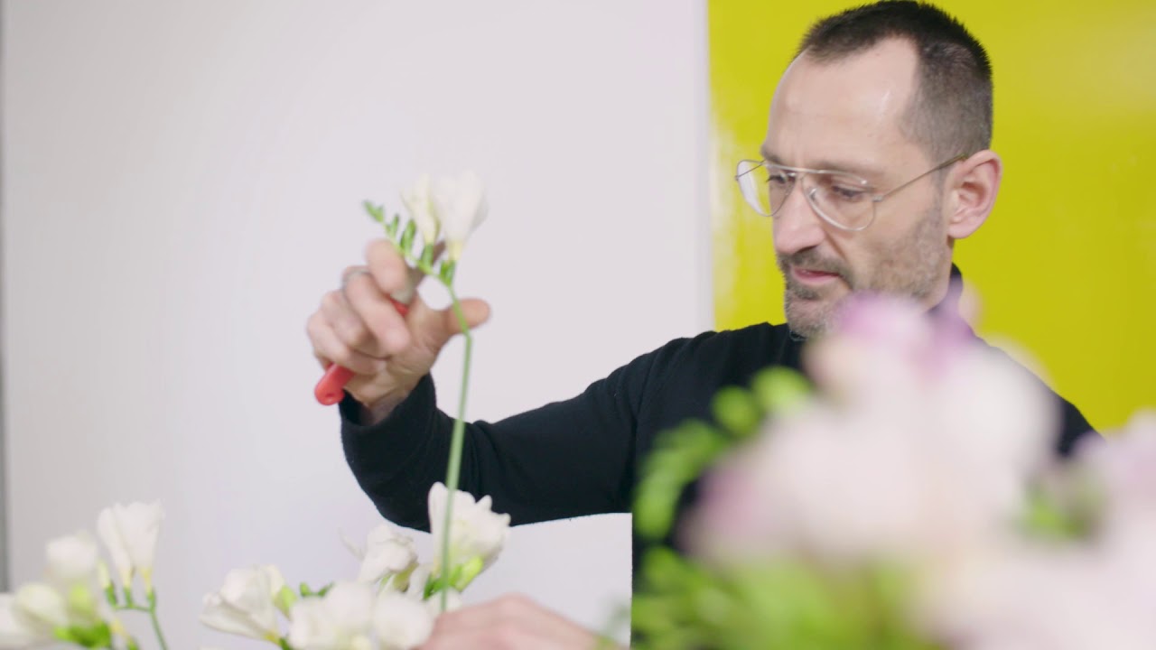 White and golden Freesia design | Flower Factor tutorial | Powered by ...