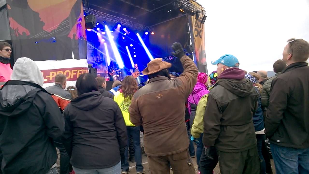 Return - Sing me a song (live) - YouTube