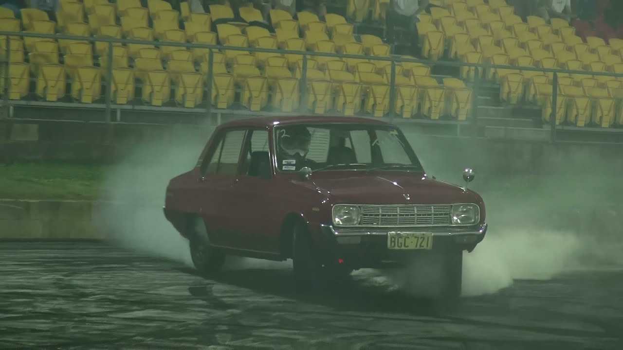 MAZDA 1300 ROTARY BURNOUT SYDNEY DRAGWAY 25.9.2013 - YouTube
