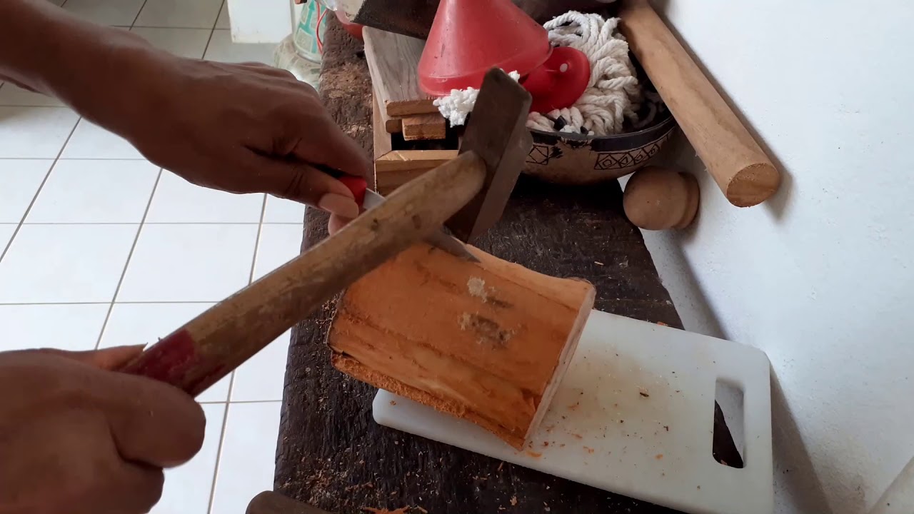 Récolte de la cannelle Roura Guyane - YouTube