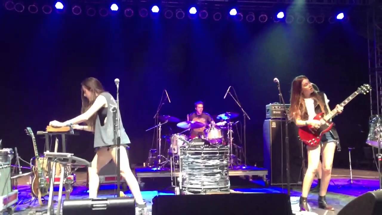 Haim performing "Falling" @ Bonnaroo (6/13/13) - YouTube