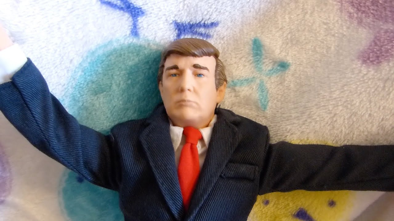 Elf on the Shelf: Here comes Donald Trump! - YouTube