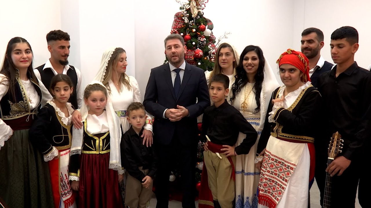 Χριστουγεννιάτικα Κάλαντα στον Νίκο Ανδρουλάκη - YouTube