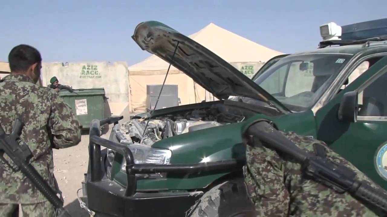 Afghan Army Soldiers Practice Vehicle Check Point Skills - YouTube
