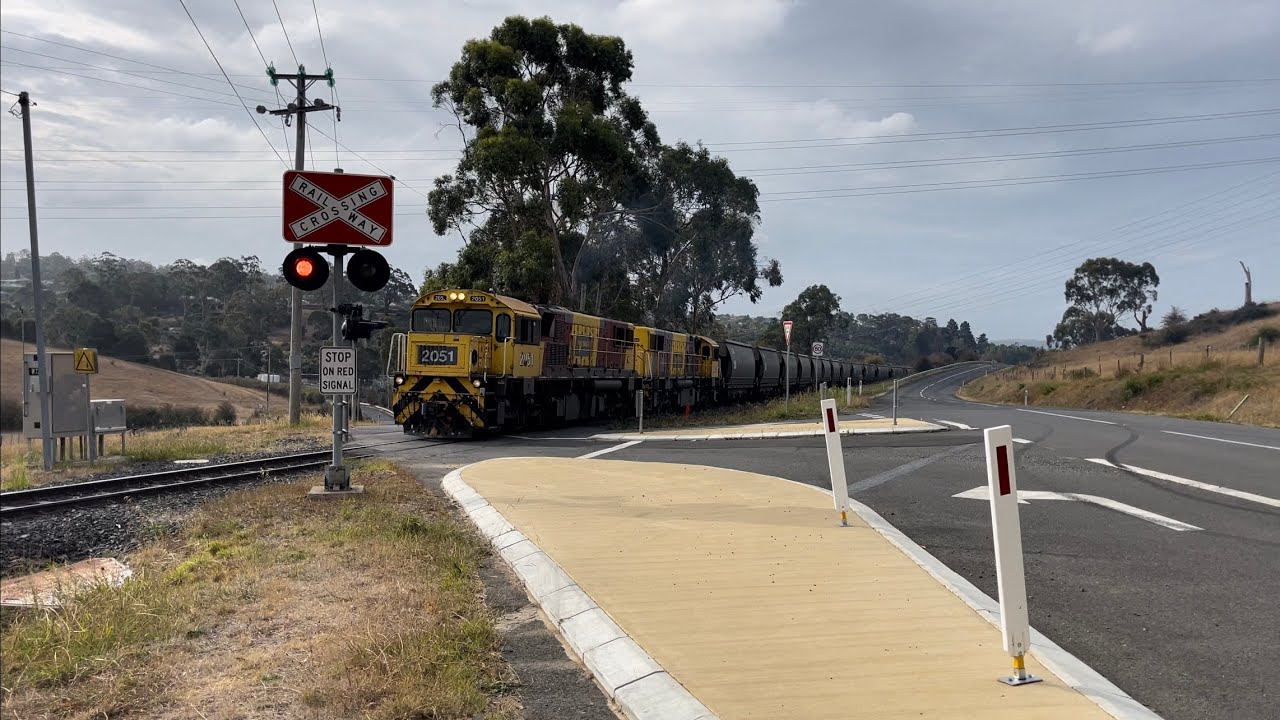 TasRail 2051 2054 #53 train crossing Opossum Road - YouTube
