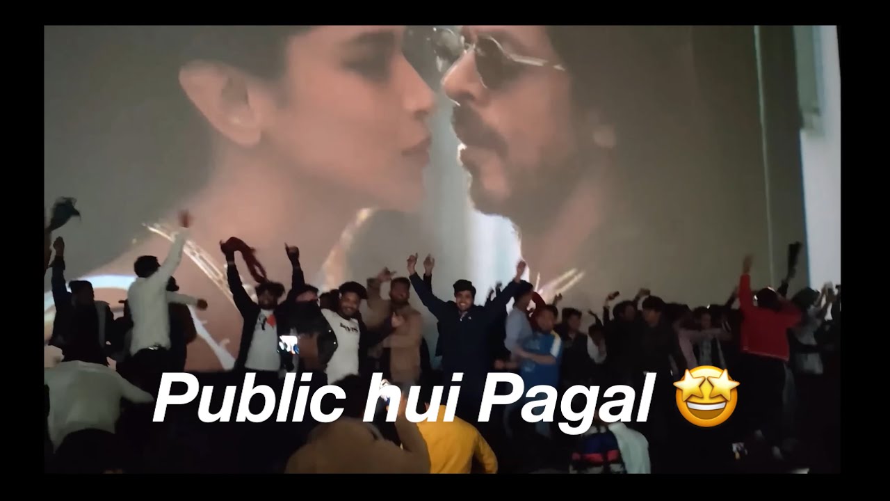 Public hui Pagal | Bollywood is back with Pathan | Theater Response ...