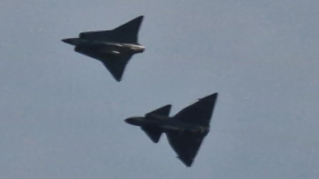 2x doritos j-35 draken and a saab Ja37 Viggen - YouTube
