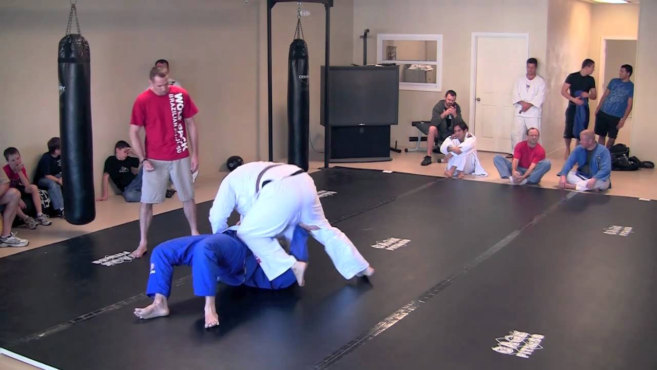 Dean Albrecht vs Jason Powell Wolfpack BJJ Tournament 1-8-11 - YouTube