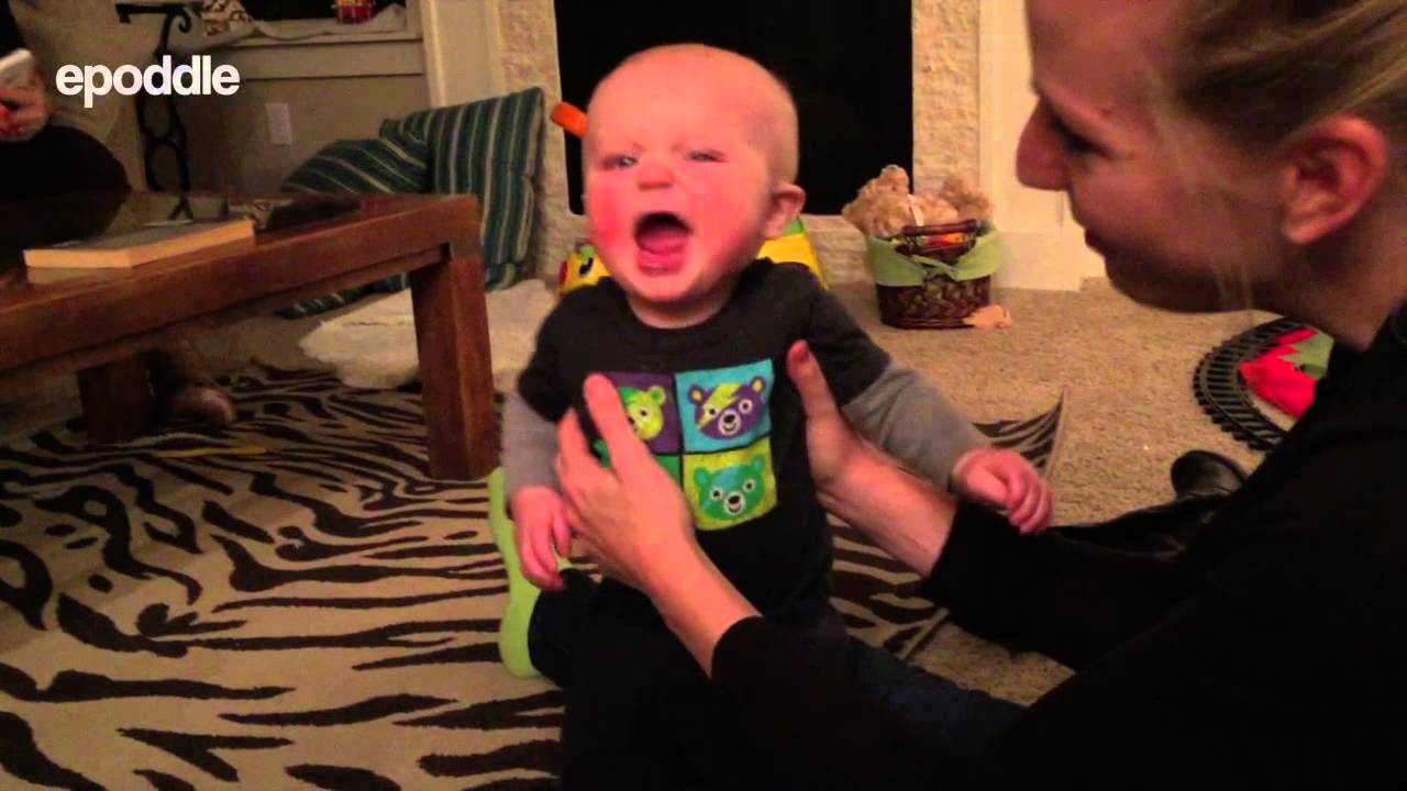 Adorable baby has hilarious dance moves - YouTube