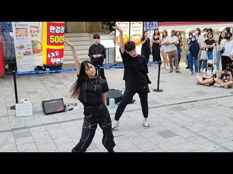 MONDAY. YU KAGAWA & SHINHWA. BEAUTIFUL FANTASTIC HONGDAE BUSKING.