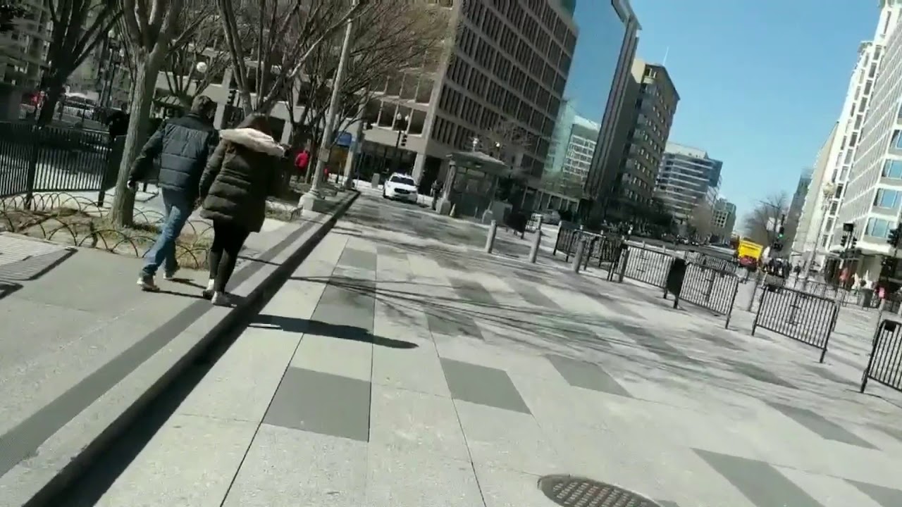 Crowd Runs After Shot Fired Near White House - YouTube