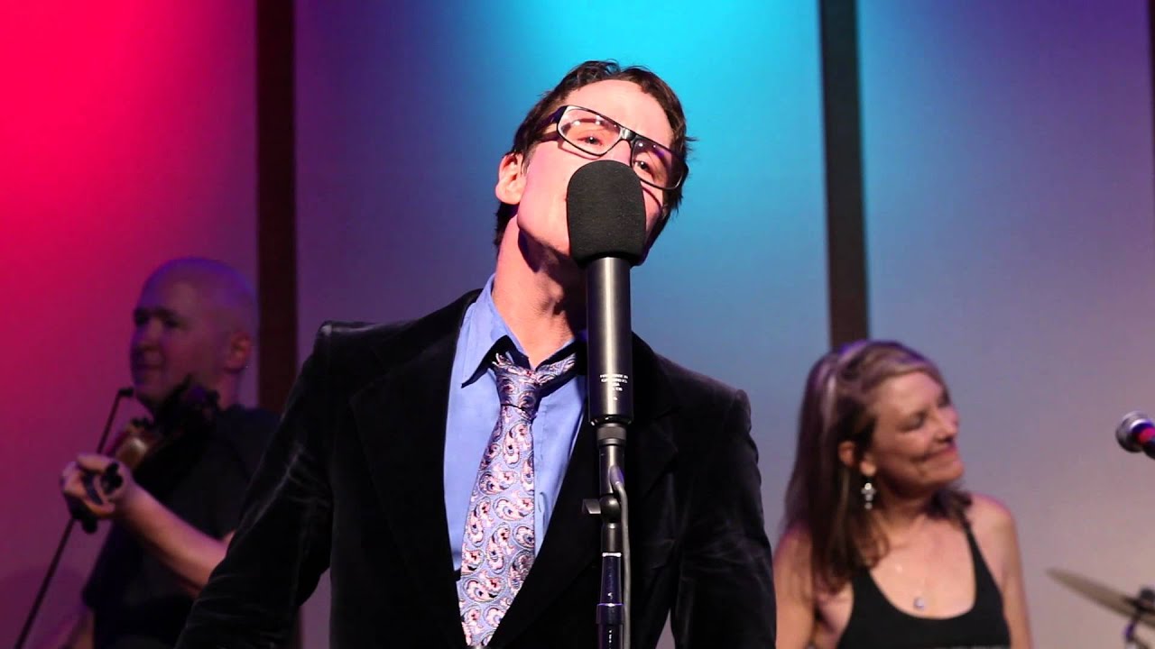Brad Brooks w/Bonnie Hayes "To Love Somebody" - YouTube