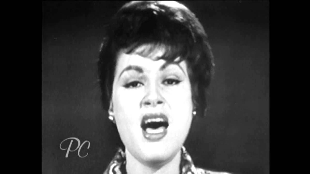 Patsy Cline - I Fall To Pieces - YouTube