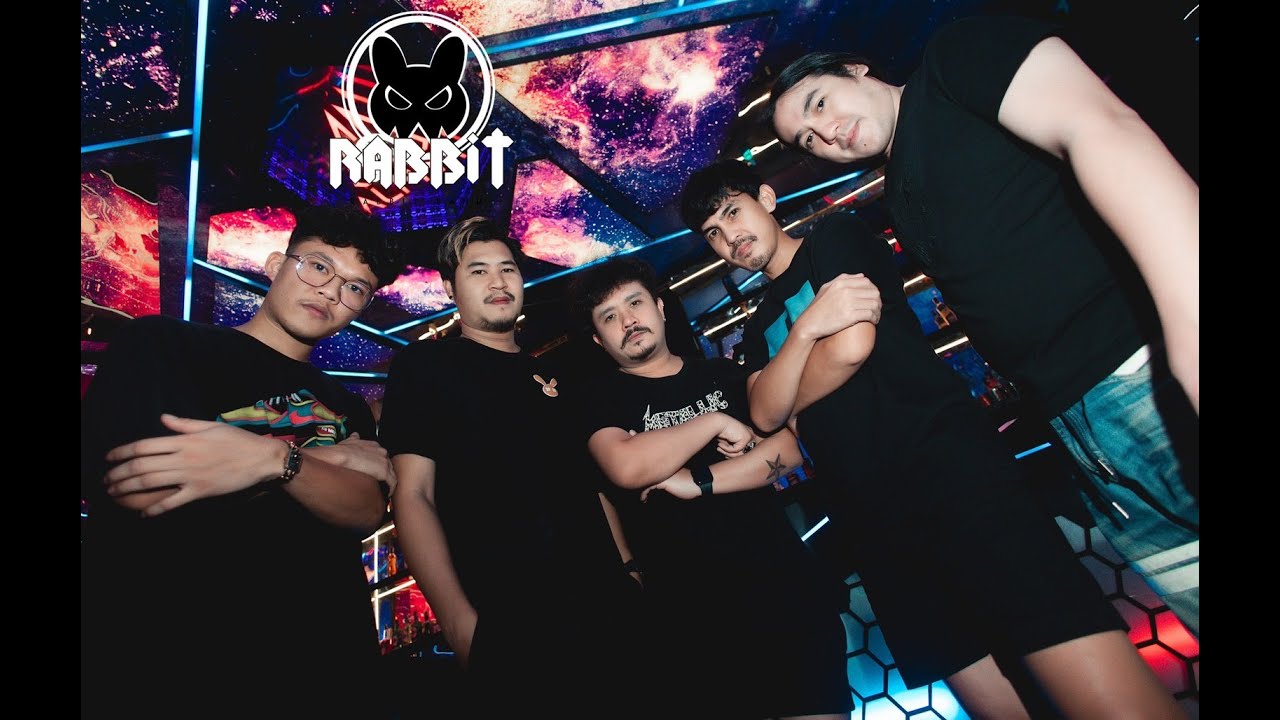 วง Rabbit Band ร้าน หลงหลง บางแสน - YouTube