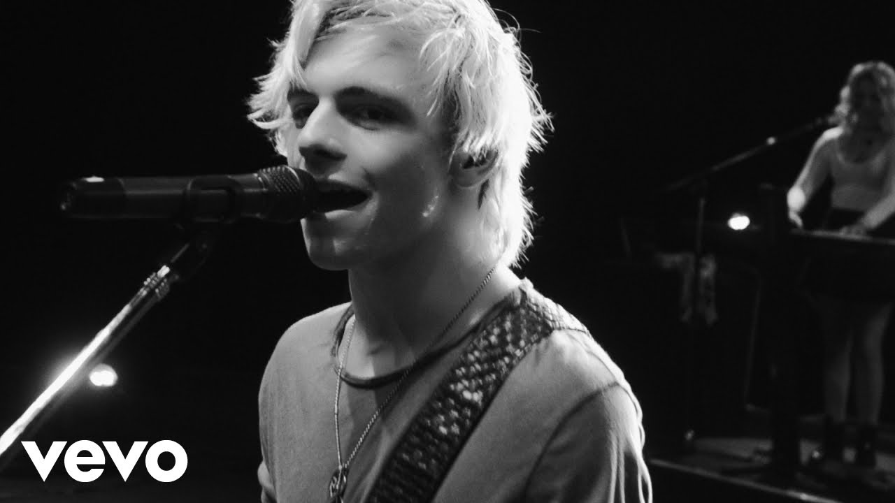 R5 - Smile (from Teatro Opera, Buenos Aires) - YouTube