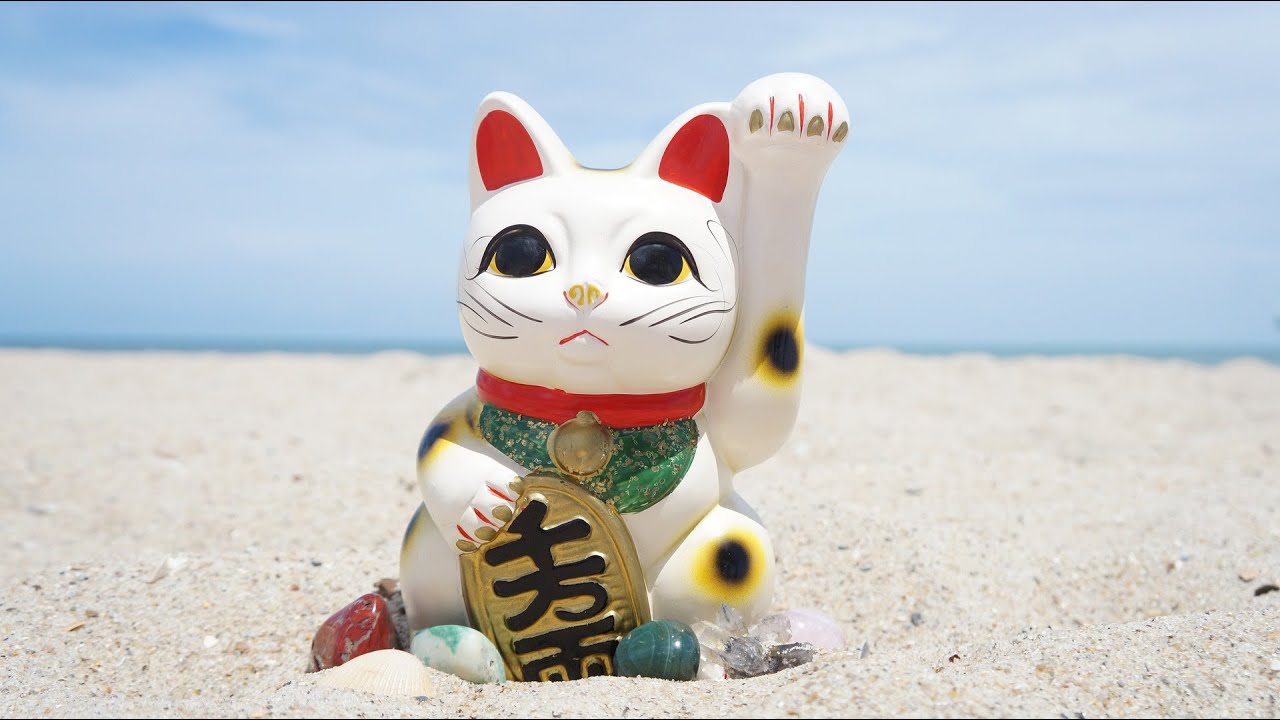 The Story of the Maneki-neko Cat—a Japanese Myth - YouTube