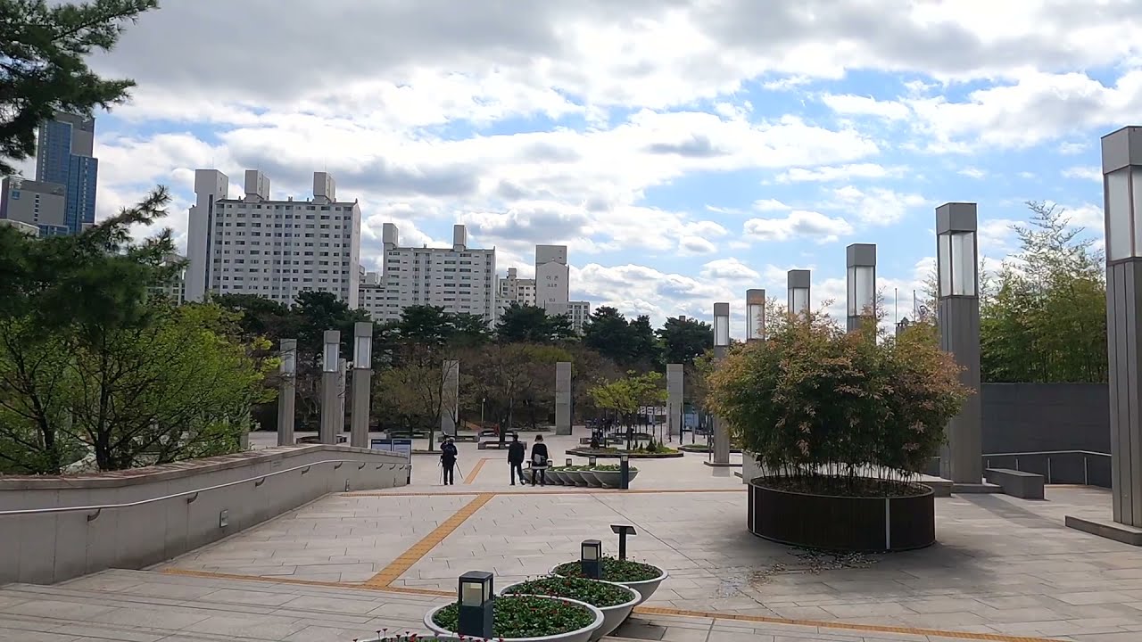 National Museum of Korea to HYBE Ent Building | 국립중앙박물관에서 하이브 용산 신사옥 ...
