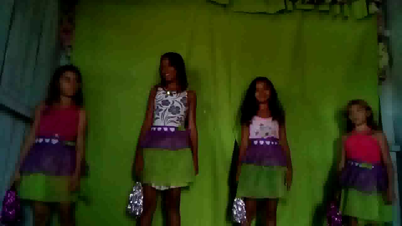 As meninas dance - YouTube