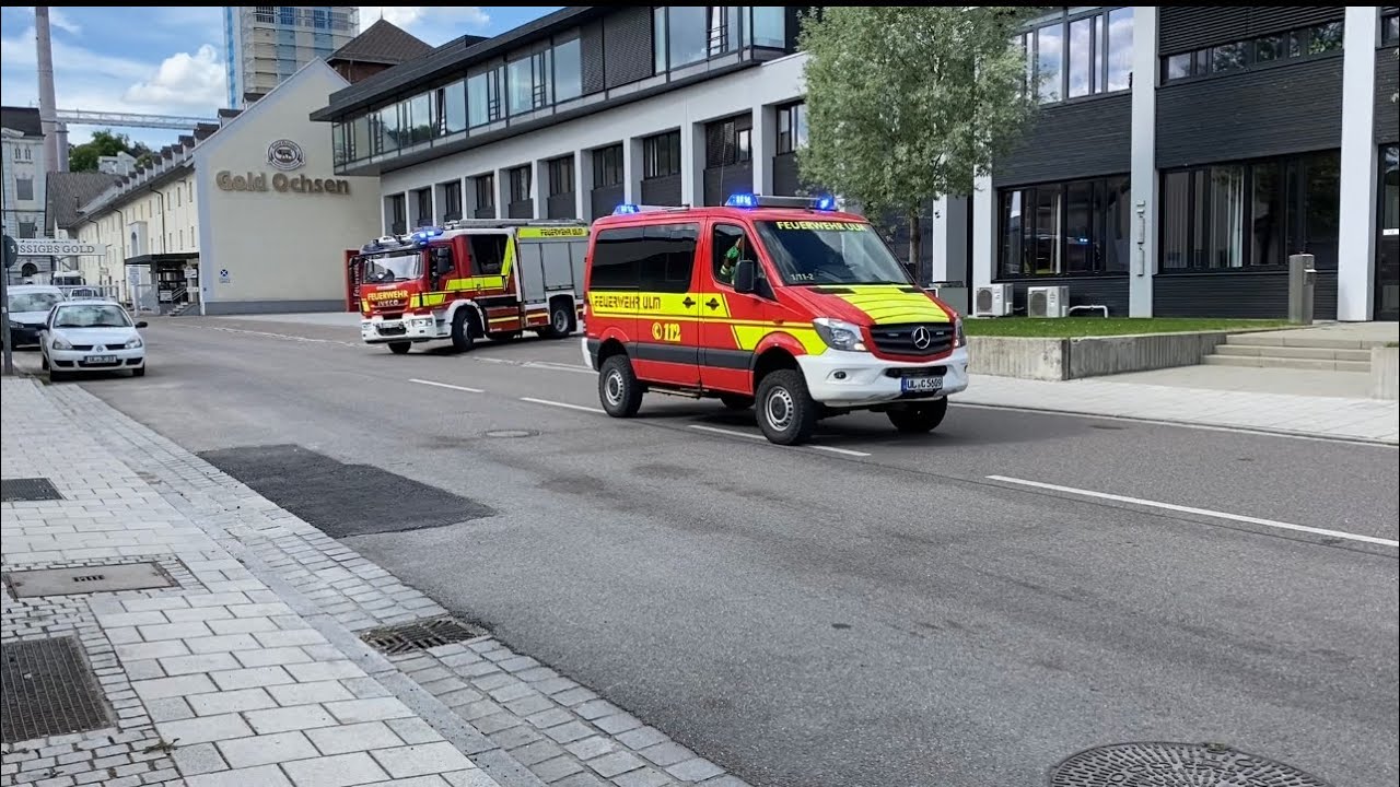 Feuerwehr Ulm, mit ELW1 DLK23/12 und HLF20 der Hauptamtlichen Wache ...