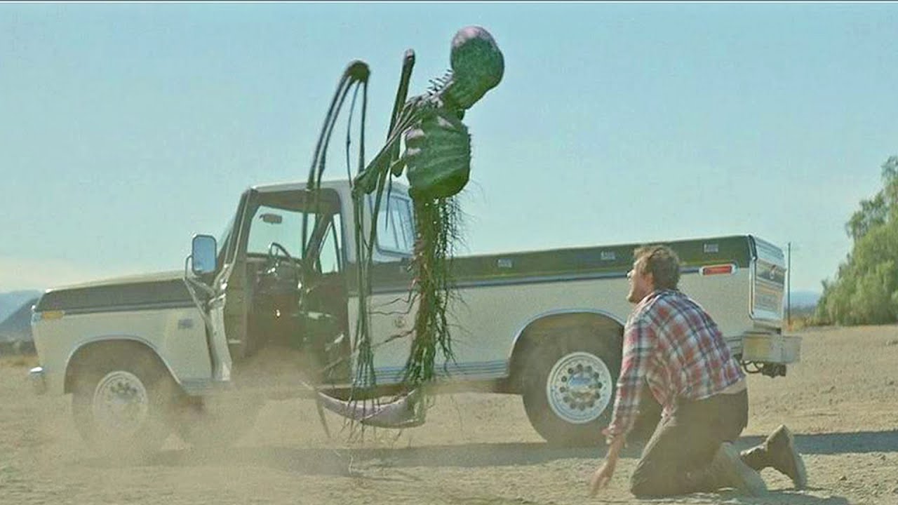 Loop In Creepy Town Traps People to Purify Their Sins |SOUTHBOUND MOVIE ...