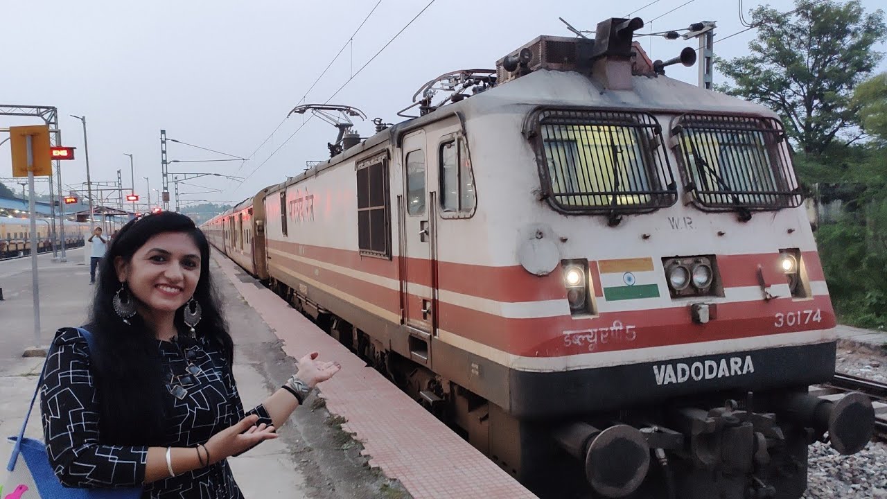 India's only Garib Rath Express with Yellow Colour Utkrisht Coaches ...