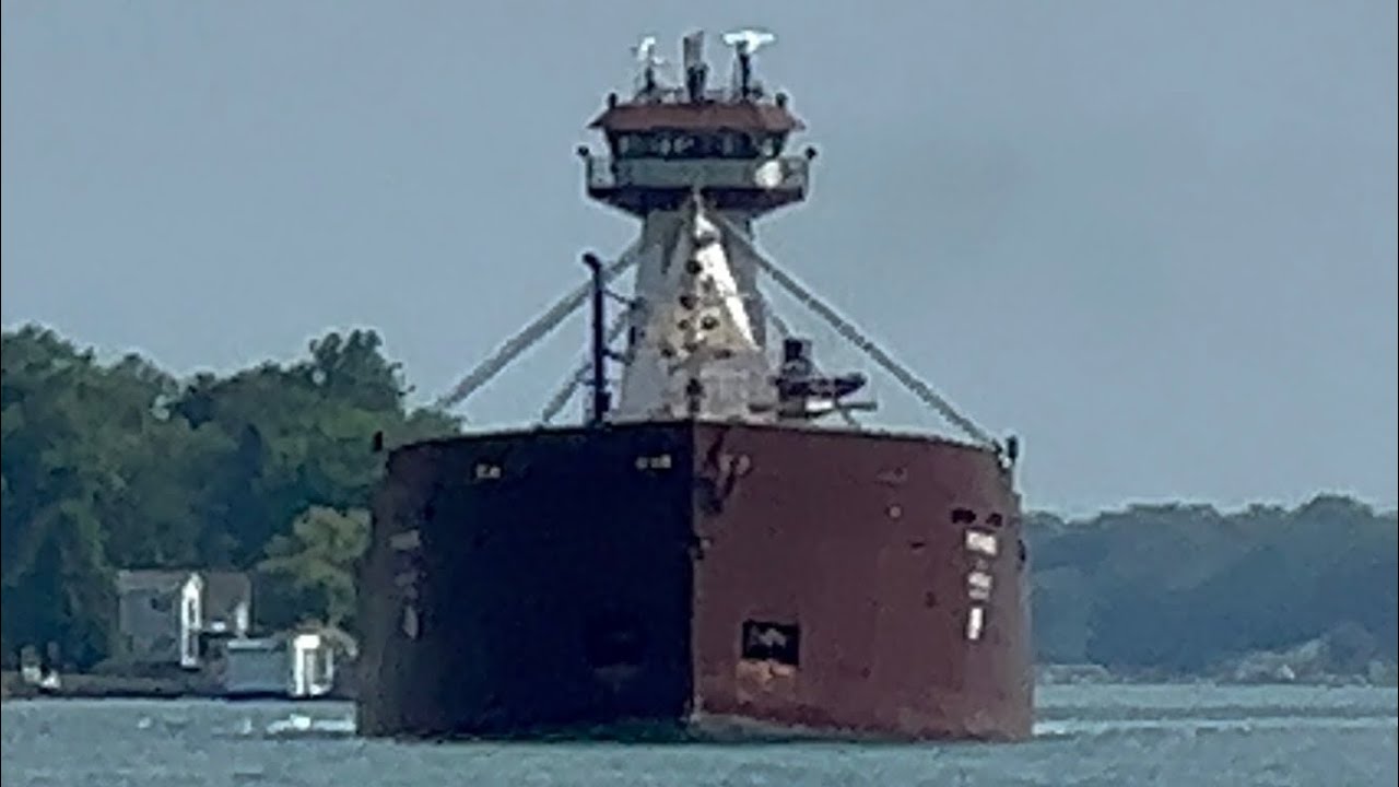 Tug/Barge Dorothy Ann And Pathfinder Salute - YouTube