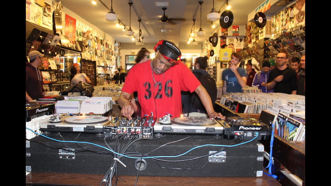 BOILER ROOM - GRAMAPHONE - CHICAGO - JAMIE 326 - BLACK MADONNA (The ...