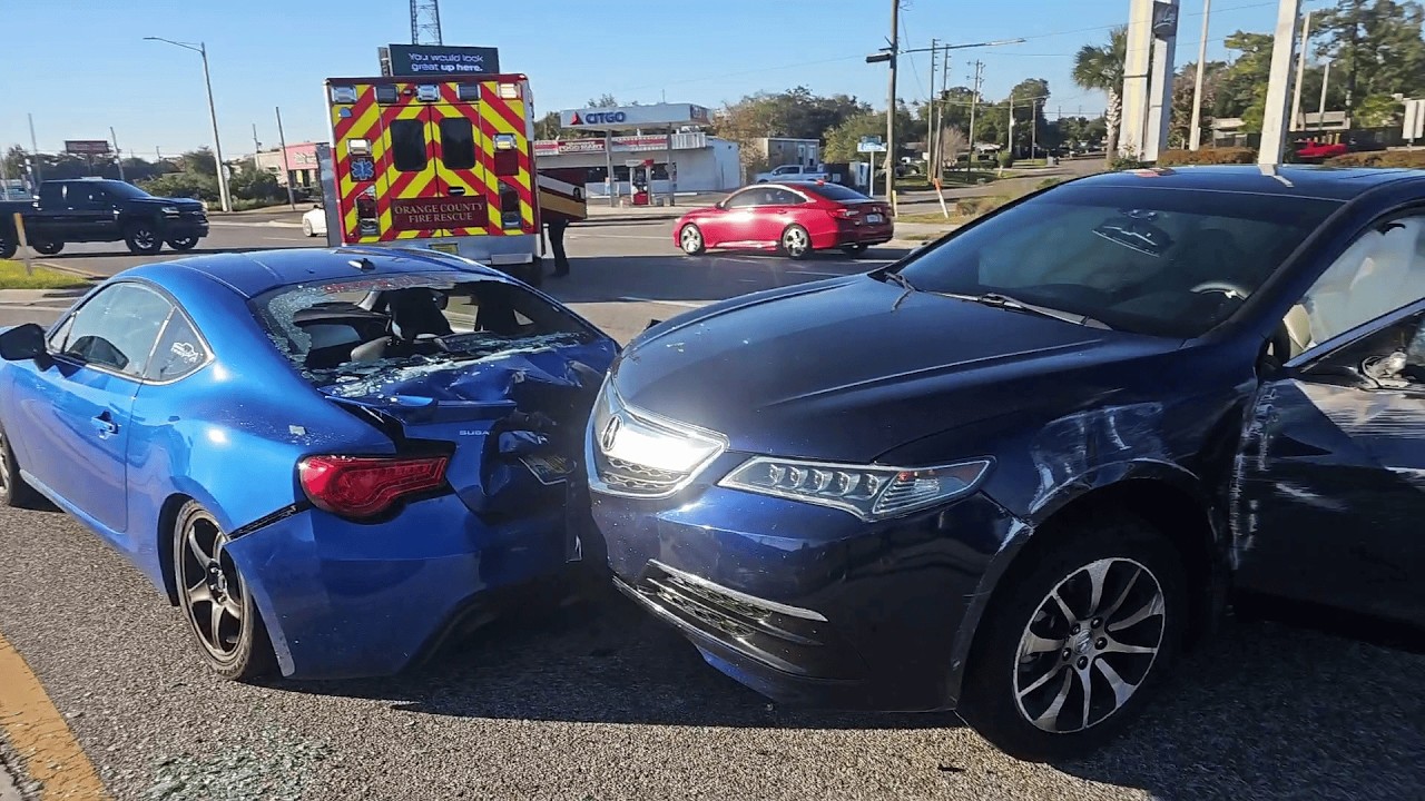 Streamer Gets Into Crazy Car Crash Live - YouTube
