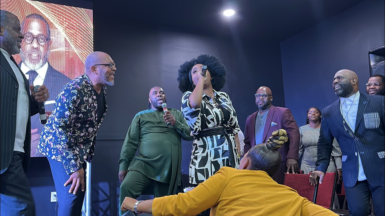 🔥Bishop Brian Moore & Lena Byrd-Miles Mic Toss @ Holy Convocation 23 ...