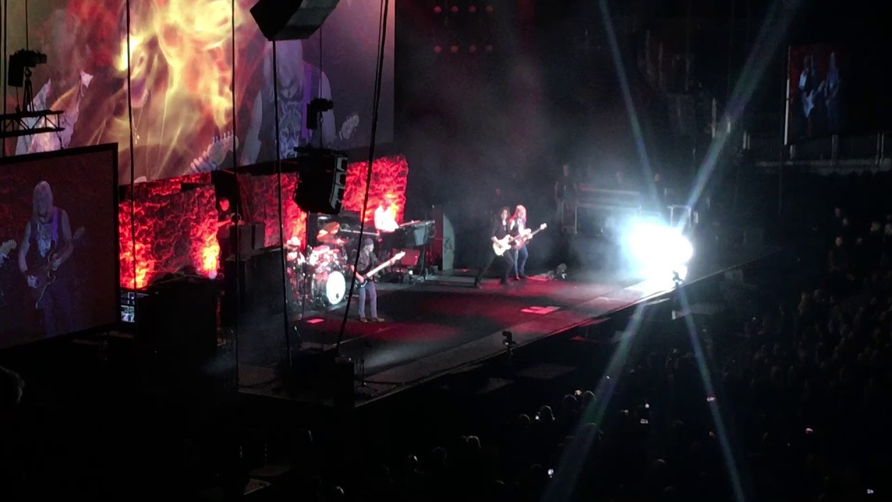 Deep Purple - Smoke On The Water O2 London 23 November 2017 - YouTube