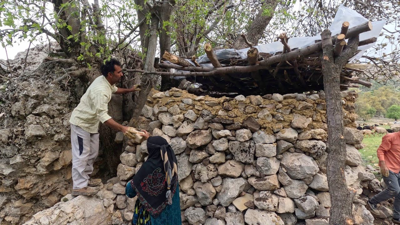 Iranian Nomads Complete The Hut : Nomadic Lifestyle Of Iran - YouTube