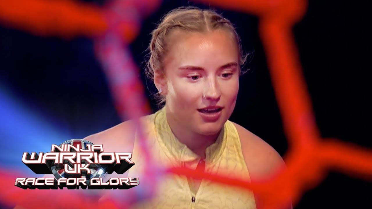 EXTRA: Cara Weir VS Izzy Deacon | Ninja Warrior UK - YouTube