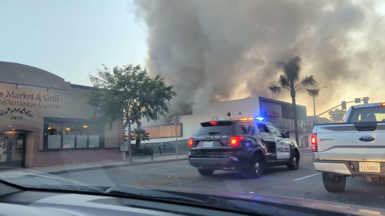 AutoZone fire in Ventura, California. 8:10pm July 17, 2022. - YouTube