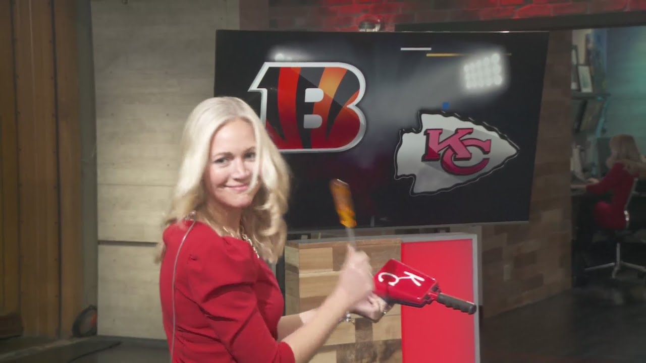 FOX4's Abby Eden wants more cowbell! - YouTube