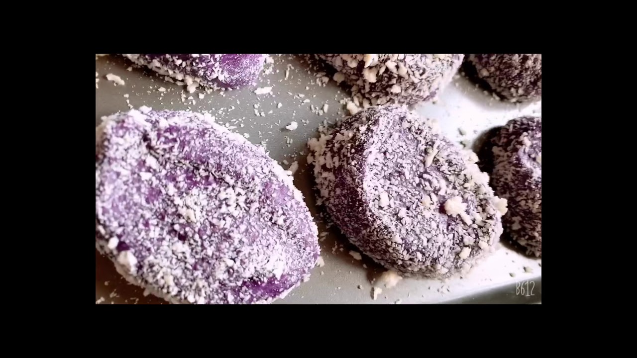 Purple Bread rolls/Ube Pandesal - YouTube