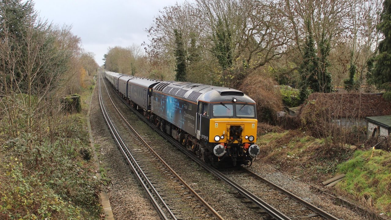 (HD) ROG Class 57 Unit drags at Egham & Langley - 14/12/20 - YouTube