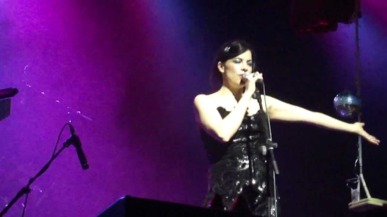 Camille O' Sullivan - Lady Grinning Soul - YouTube