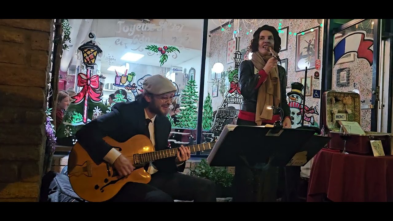 Chloe Perrier & Miles Jensen France Chansons jazz 'Santa Claus Is ...