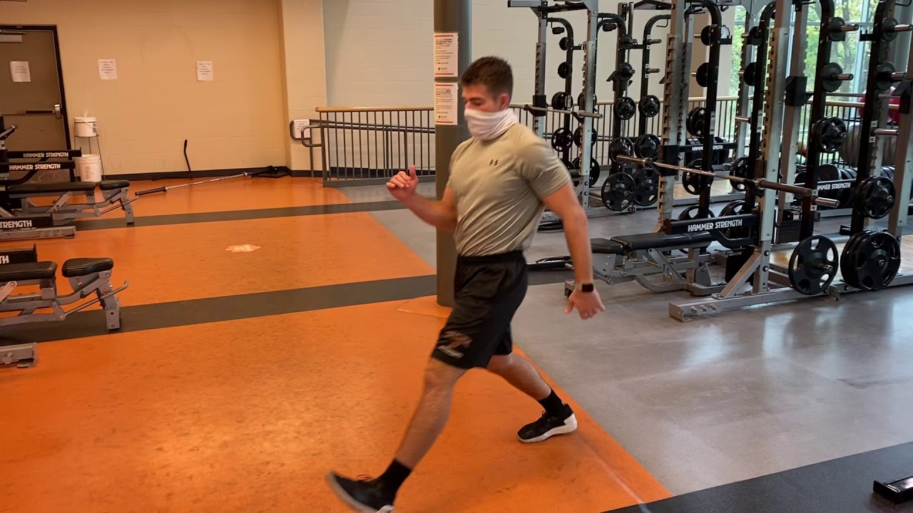 Deep forward lunge stretch - YouTube