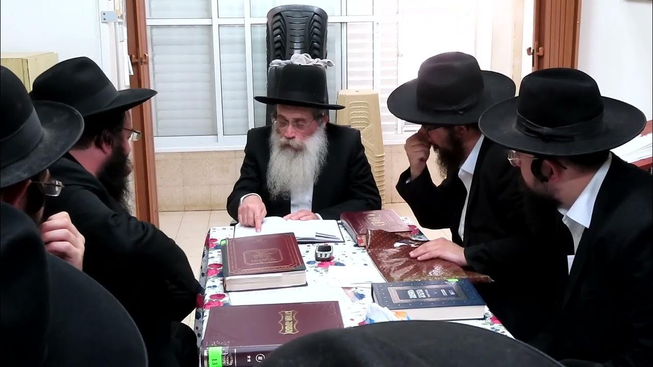 הגרש שטינמן מקריא בפני רבני דרך אמונה דברי שר התורה כי בכל דור יש