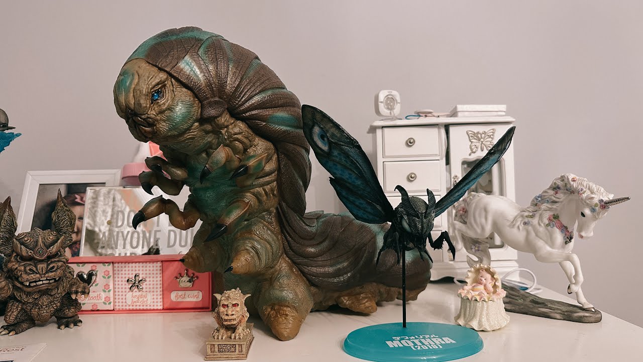 Unboxing | Spiral Studio Mothra Larva - Benevolent Form (GKOTM) - YouTube