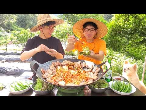 땀 뻘뻘~! 형아랑 야외에서 솥뚜껑 삼겹살🥩🍶소주 한잔하니 이 맛이죠 (마무리는 라면) Korean Pork Belly Mukbang