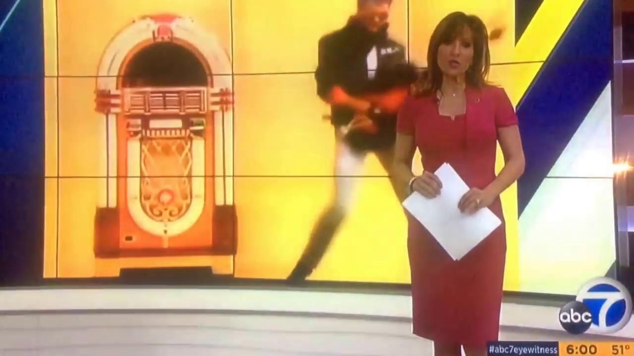 KABC ABC 7 Eyewitness News at 6pm Sunday breaking news open December 25 ...