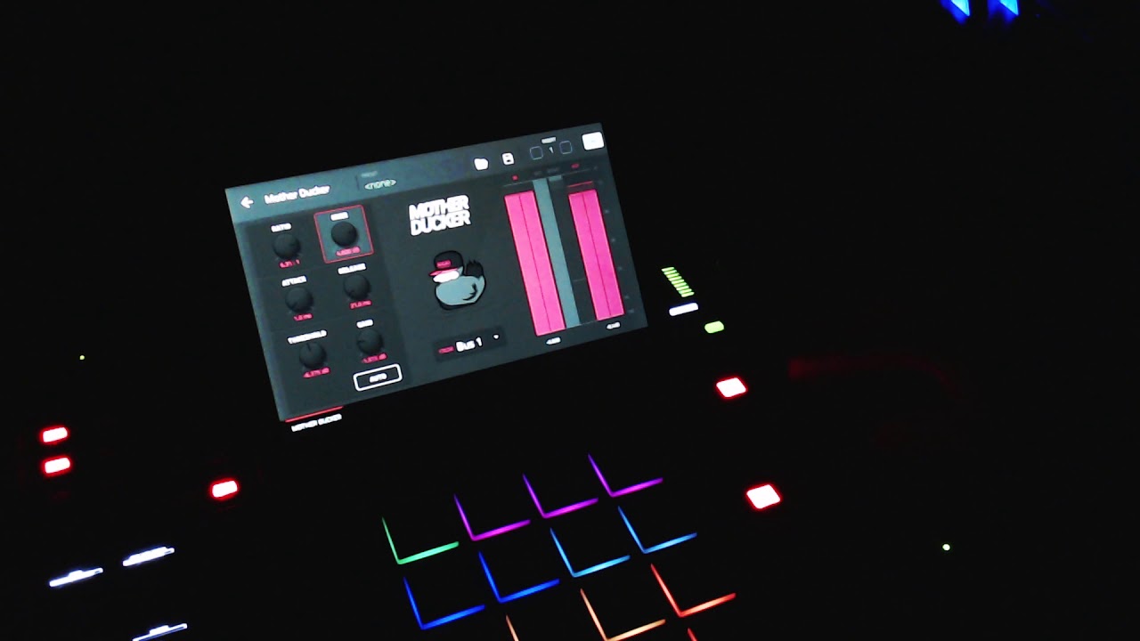 Akai MPC 2.4 Software Mother Ducker Sidechain Compressor - YouTube