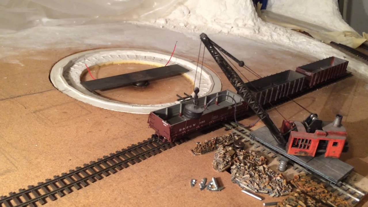 Working HO scale crane with electro-magnet above the layout view part 1 ...